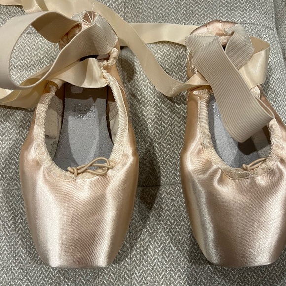 Bloch | Other | Bloch Balance Lisse Pointe Shoes Size 45 Xx | Poshmark